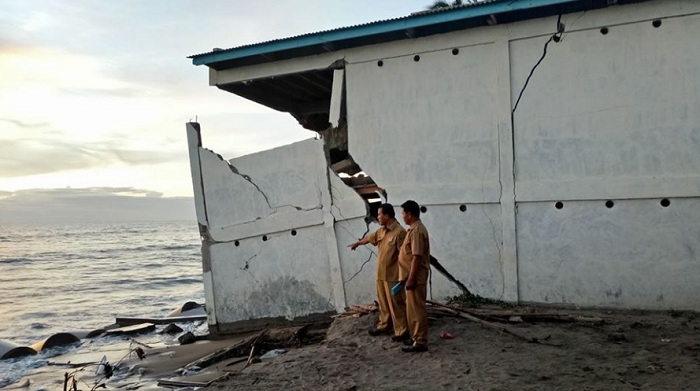 Abrasi Hancurkan Puluhan Rumah di Pesisir Selatan
