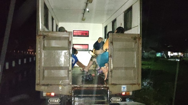 Banjir Landa Payakumbuh, Warga Diungsikan Tengah Malam, Tidur di Atas ...