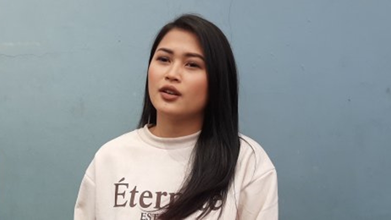 4 Artis yang Pilih Masuk Kristen