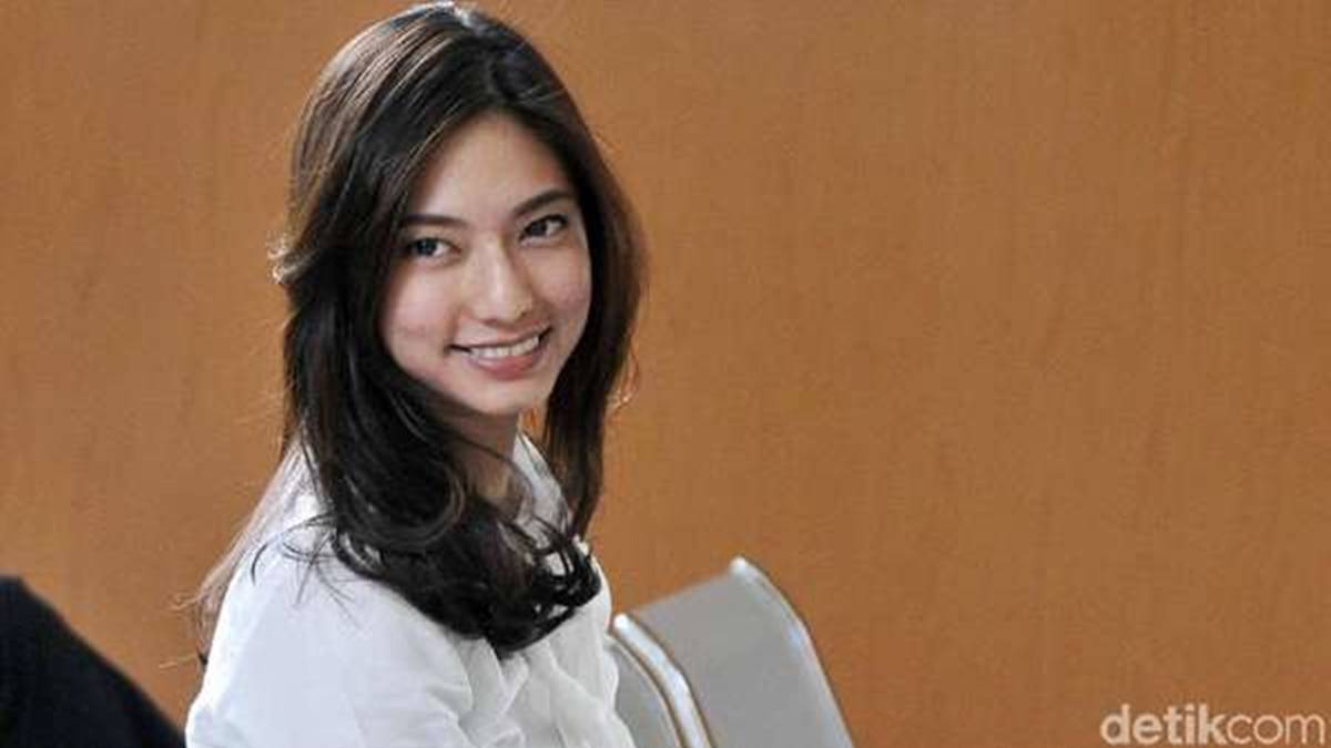 Tenar Jadi Artis, Tapi 8 Artis Ini Pilih Jadi Pengacara