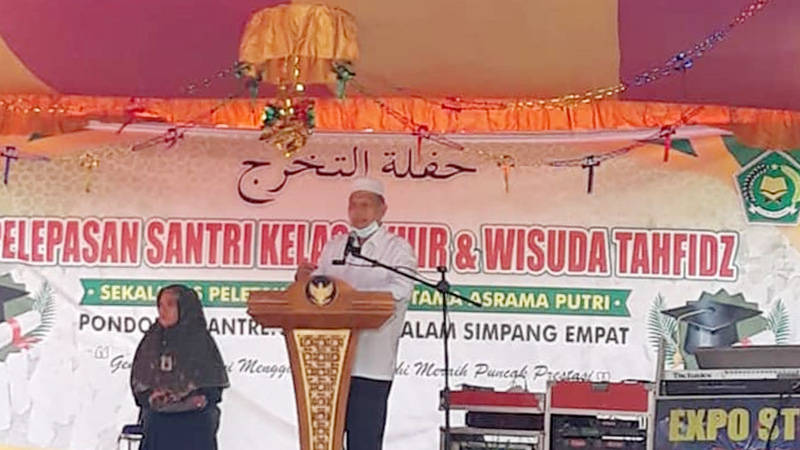 Hadiri Wisuda Tahfiz dan Peletakan Batu Pertama Asrama Putri Pesantren Sulubussalam, Ini Pesan ...