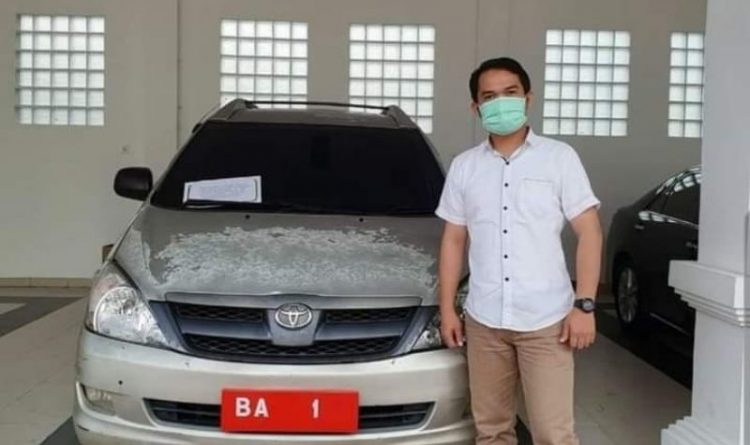Benarkah Gubernur Sumbar Mahyeldi Kini Pakai Mobil Dinas Toyota Innova ...