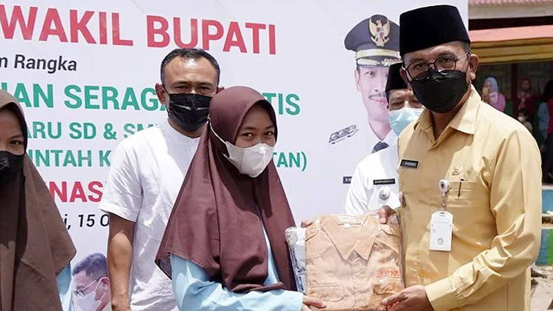 Pemkab Solok Selatan Alokasikan Anggaran Rp2,5 Miliar untuk Seragam Sekolah Gratis Tahun 2022