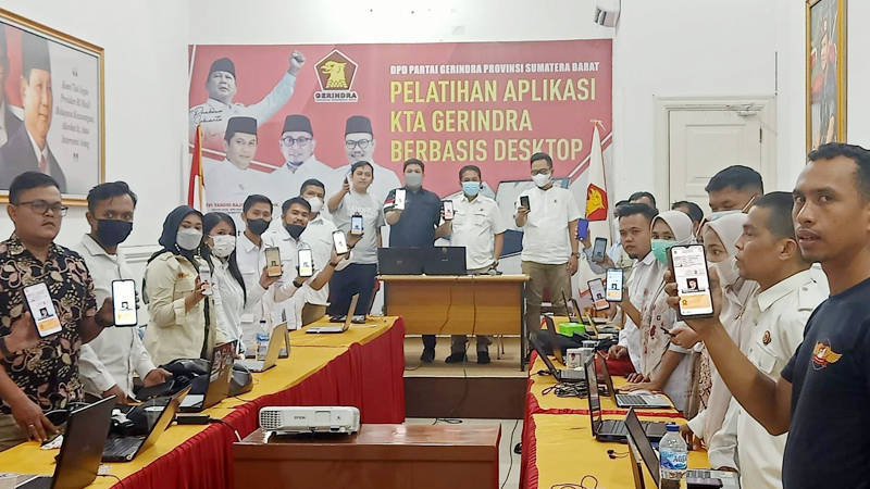 Gerindra Sumbar Luncurkan Aplikasi KTA Berbasis Digital Gerindra Sumbar Luncurkan Aplikasi KTA Berbasis Digital