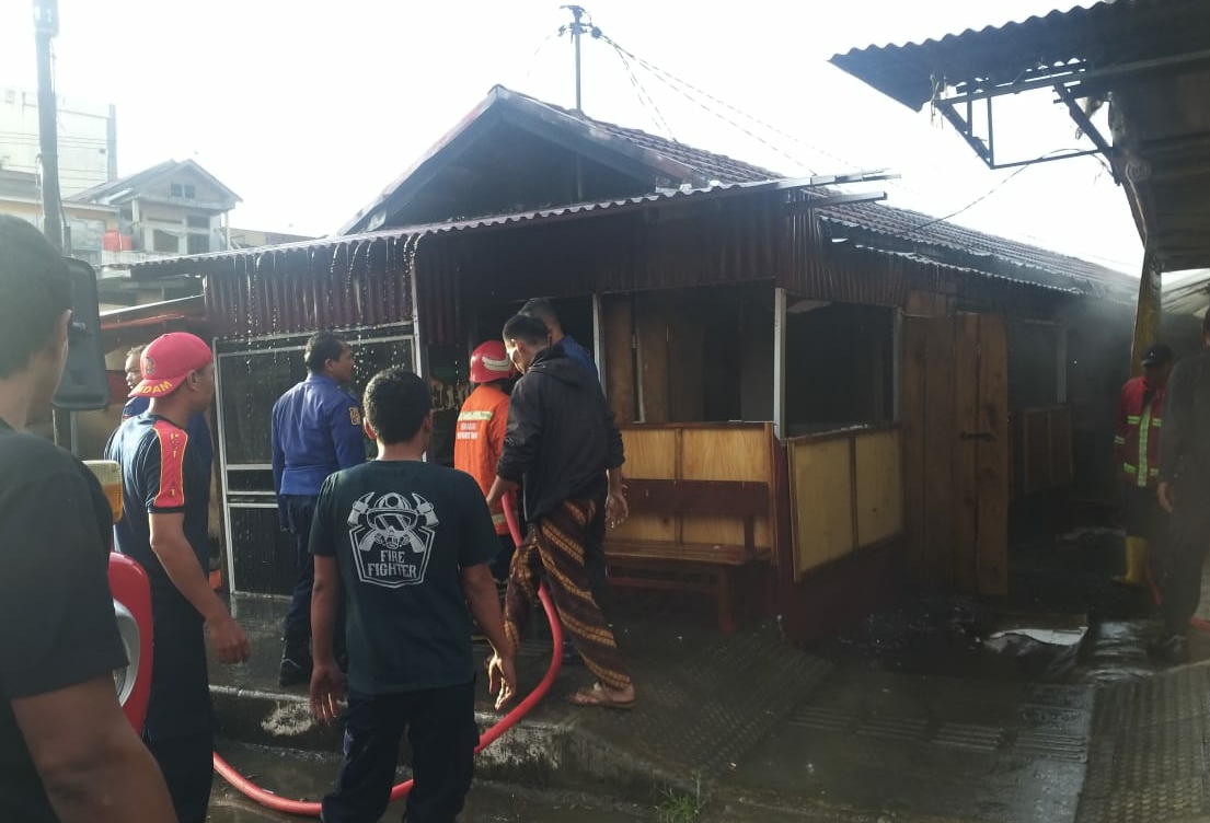 Pasar Aur Tajungkang Bukittinggi Terbakar, Kerugian Ditaksir Capai Rp190 Juta