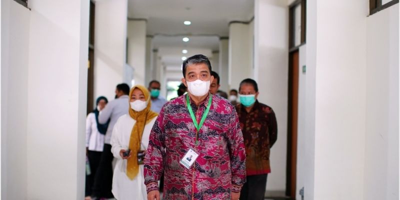 Rektor Unand Tinjau Pelaksanaan UTBK-SBMPTN, Yuliandri: Cukup Satu ... Rektor Unand Tinjau Pelaksanaan UTBK-SBMPTN, Yuliandri: Cukup Satu ...