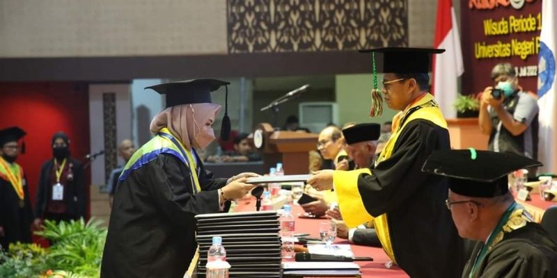 UNP Wisuda 1.254 Lulusan, Rektor Ganefri Pidato Soal Ketahanan Nasional UNP Wisuda 1.254 Lulusan, Rektor Ganefri Pidato Soal Ketahanan Nasional
