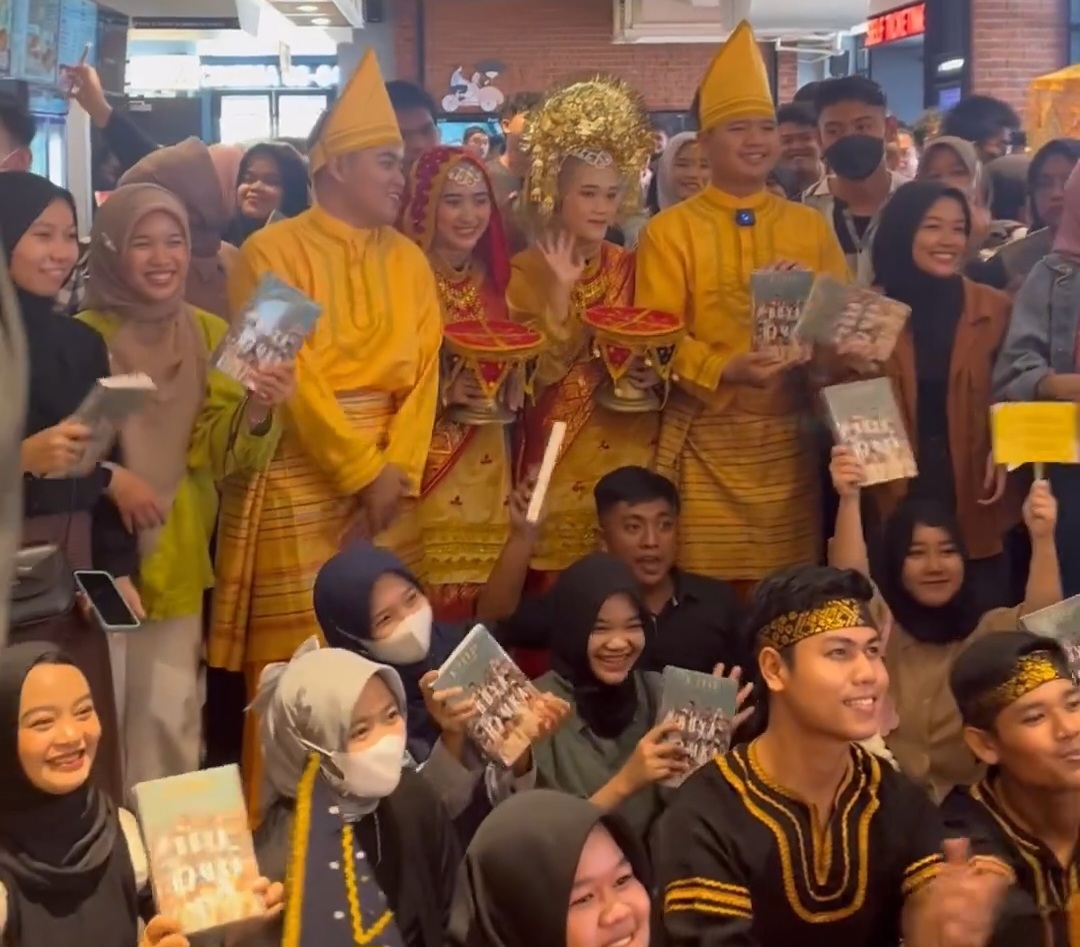 Suasana Minangkabau Semarakkan Gala Premiere Film Buya Hamka di CGV ...