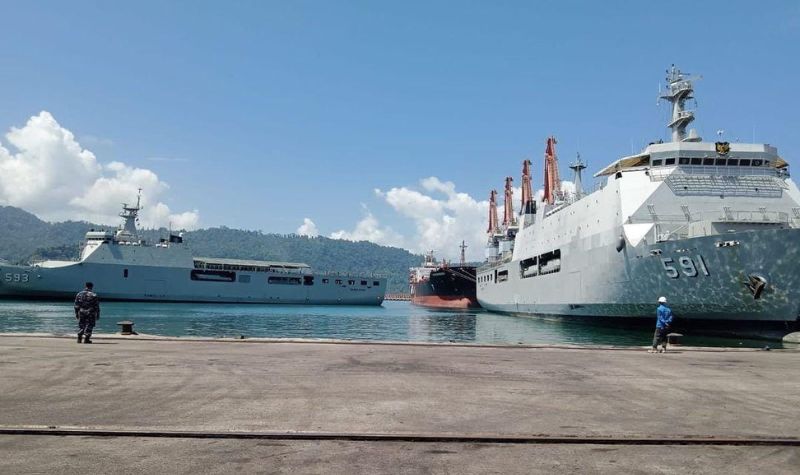 2 KRI Sudah Merapat di Pelabuhan Teluk Bayur Dukung Latsitardanus XLIII ...