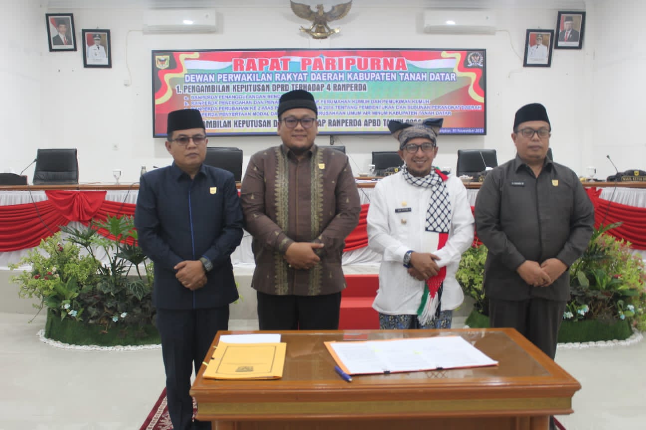 DPRD Tanah Datar Gelar Paripurna Pengesahan 5 Ranperda menjadi Perda DPRD Tanah Datar Gelar Paripurna Pengesahan 5 Ranperda menjadi Perda