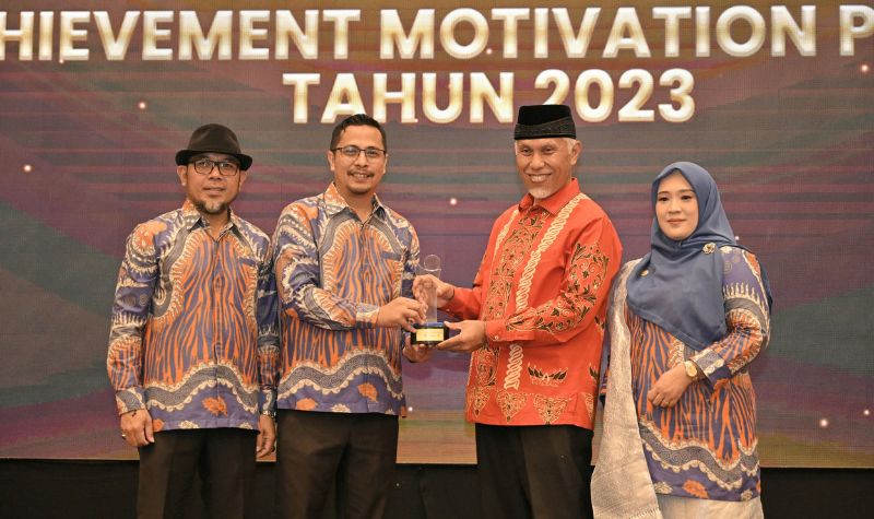Gubernur Mahyeldi Dianugerahi AMP Tokoh Keterbukaan Informasi Publik ... Gubernur Mahyeldi Dianugerahi AMP Tokoh Keterbukaan Informasi Publik ...