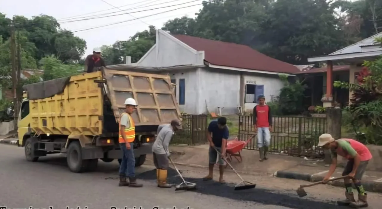 Rp69,54 Miliar Digelontorkan untuk Perbaikan Jalan dan Jembatan di Tanah Datar, Ini Rinciannya