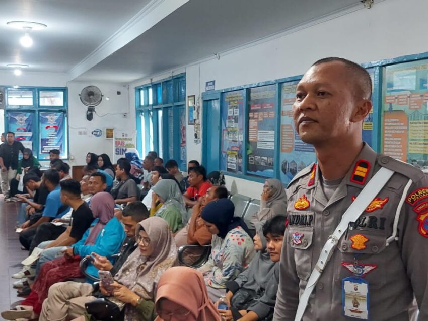 Sadar Akan Pentingnya SIM, Masyarakat Padang Banjiri Satpas Pasca ... Sadar Akan Pentingnya SIM, Masyarakat Padang Banjiri Satpas Pasca ...