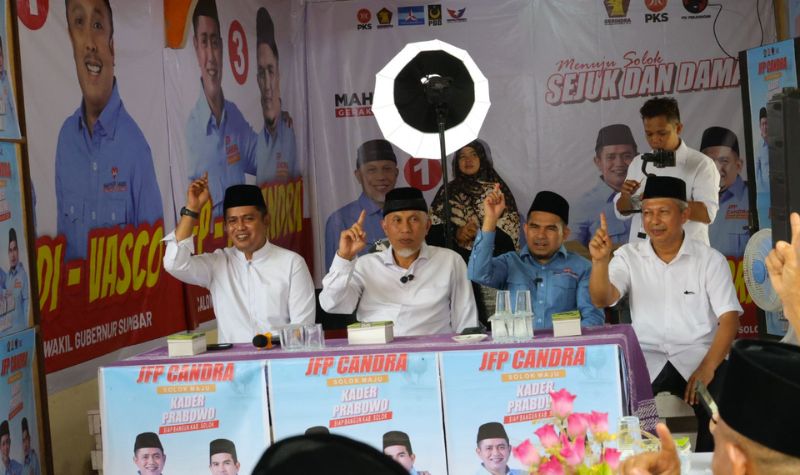 Tradisi Minang Makan Bajamba Dekatkan Mahyeldi dengan Warga di Nagari Cupak