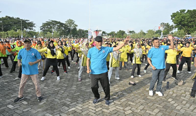 Gubernur Mahyeldi Minta Senam Massal Rutin Diadakan hingga Kelurahan ...