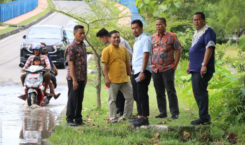 Tinjau Jalan Rusak, Yota Balad Perintahkan Perbaikan Beres Jelang Lebaran Idul Fitri