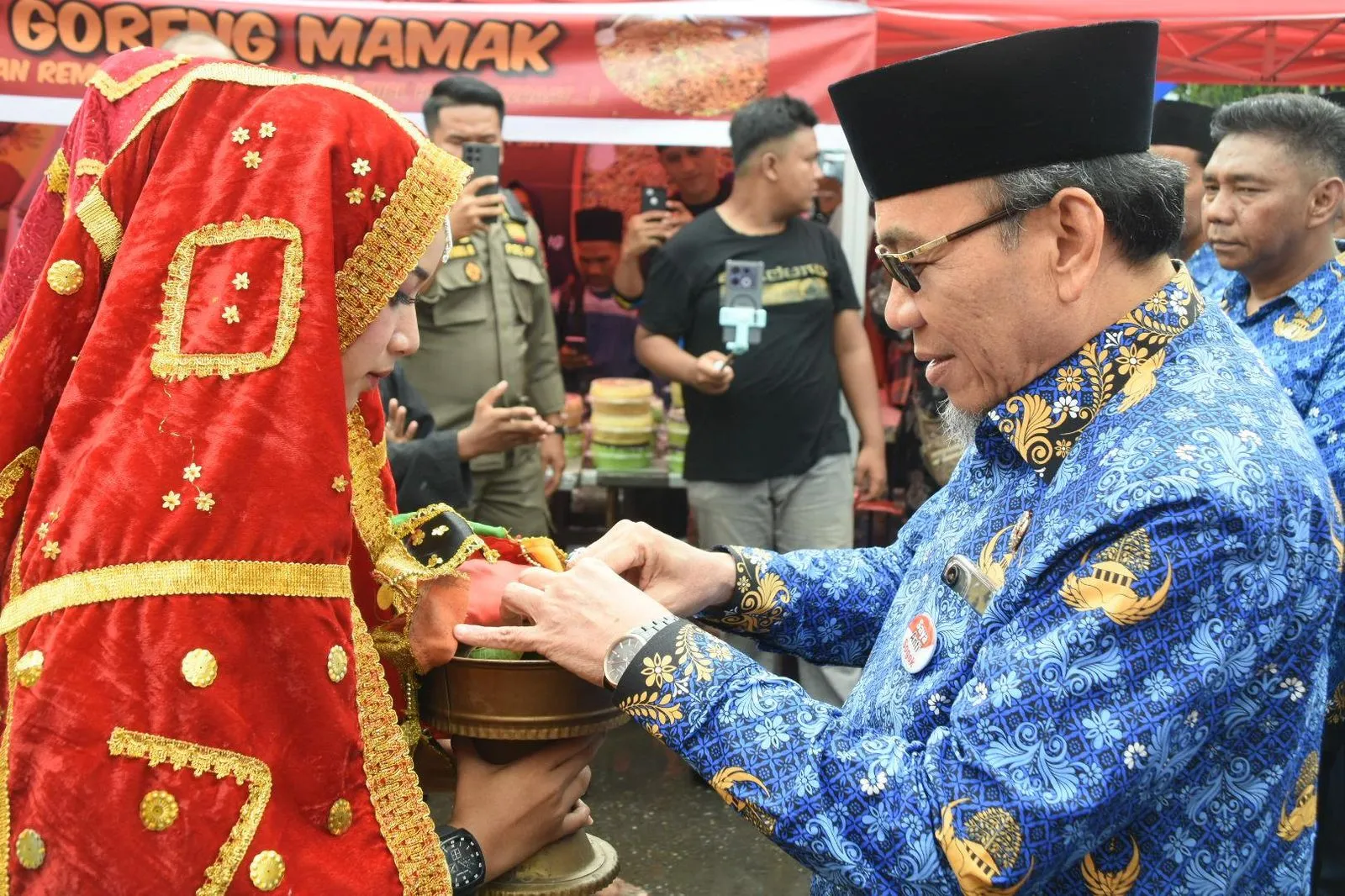 Wawako Padang Resmi Buka Koto Tangah Baralek Gadang, Dorong UMKM dan ...